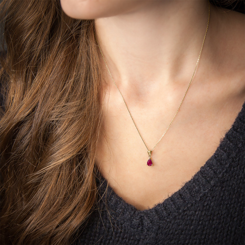 Pendentif rubis rouge solitaire et or jaune 18 carats - Ocarat